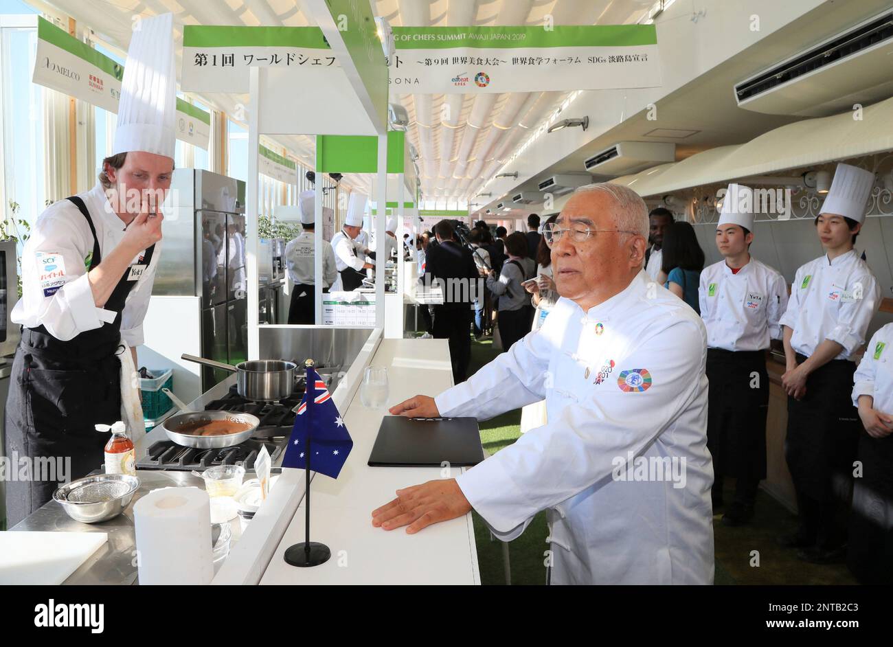 Australia's Jack Coghlan (L) cooks during the competition of the World ...