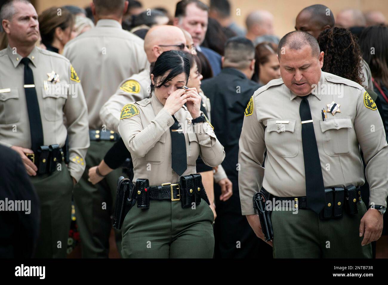 Los Angles County Sheriff deputies leave Cathedral of Our Lady of the ...