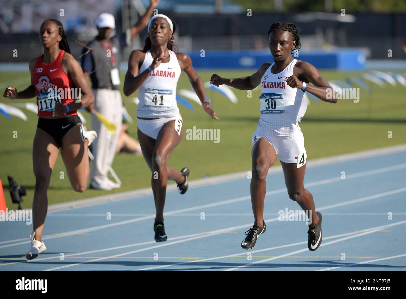 Ohio State's Anavia Battle (1178), Alabama's Mauricia Prieto (41) and ...