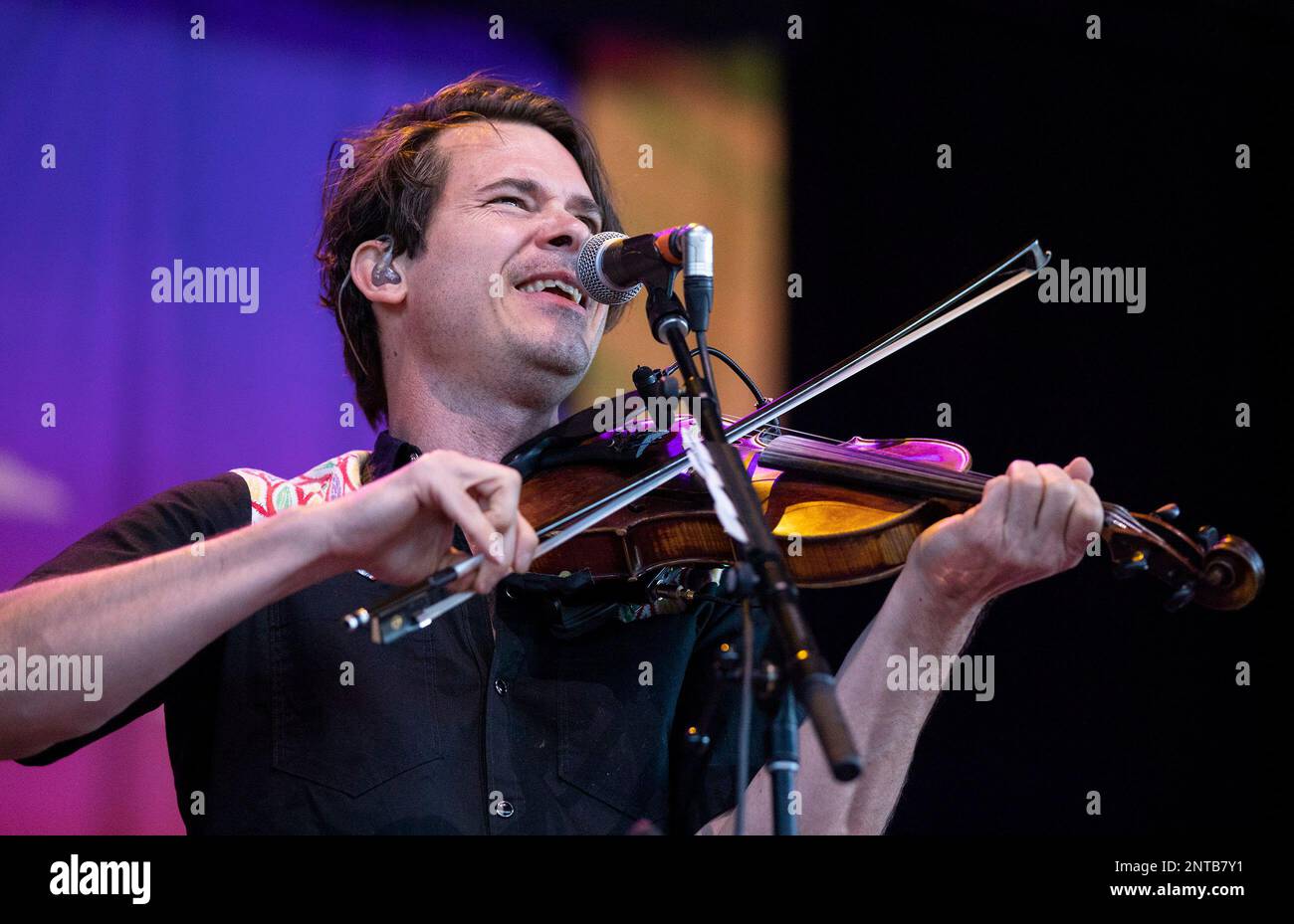 Ketch Secor and the Old Crow Medicine Show performs during the Outlaw ...