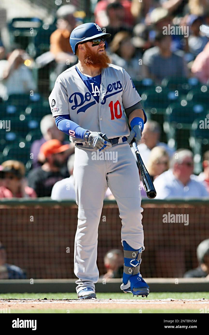 Los Angeles Dodgers third baseman Justin Turner (10) at bat during an ...