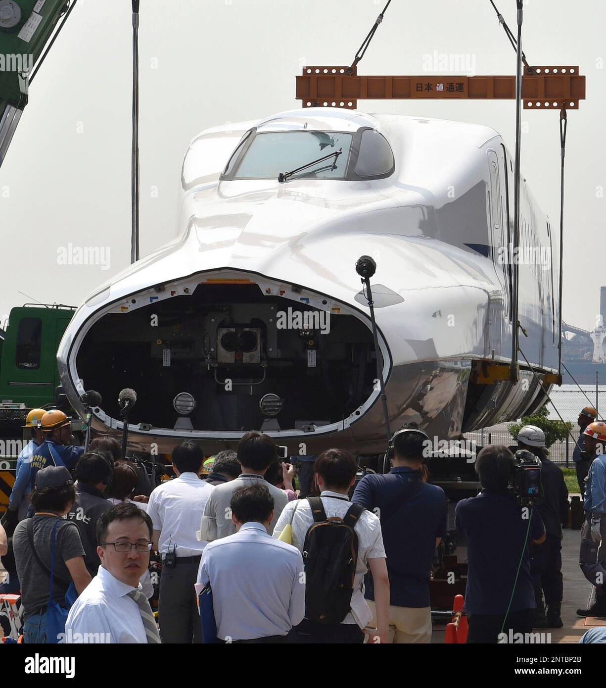 Central Japan Railway Company transports a front car of the Sninkansen ...