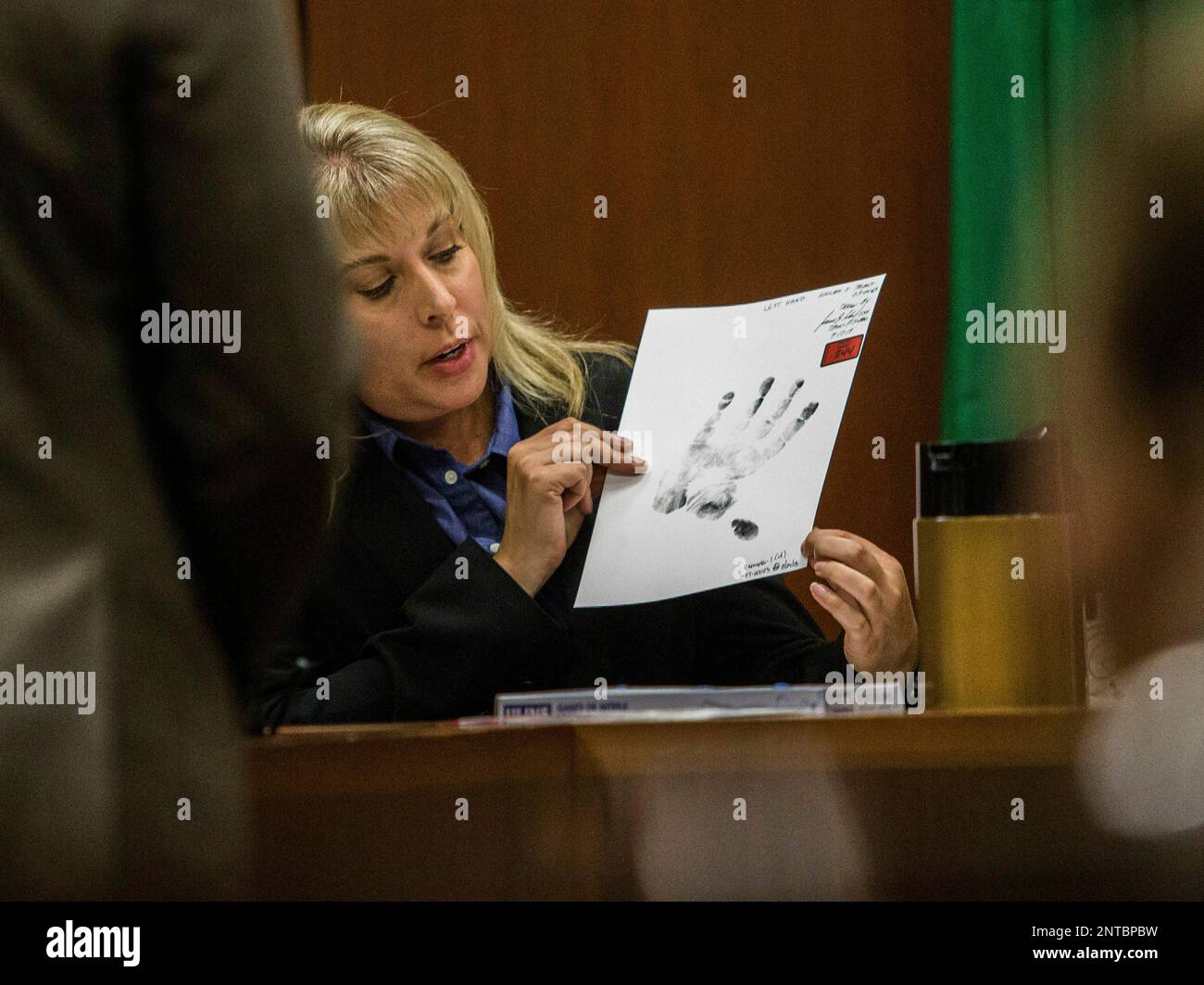 Washington State Patrol forensic scientist Angela Hilliard shows and ...