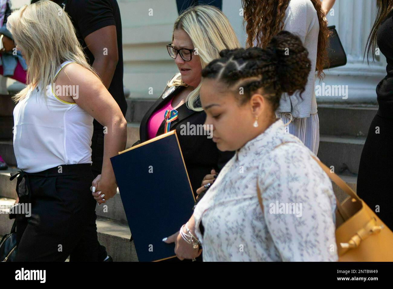 Donna Kee, mother of Deputy Sheriff Dante Austin, center, Dominique ...