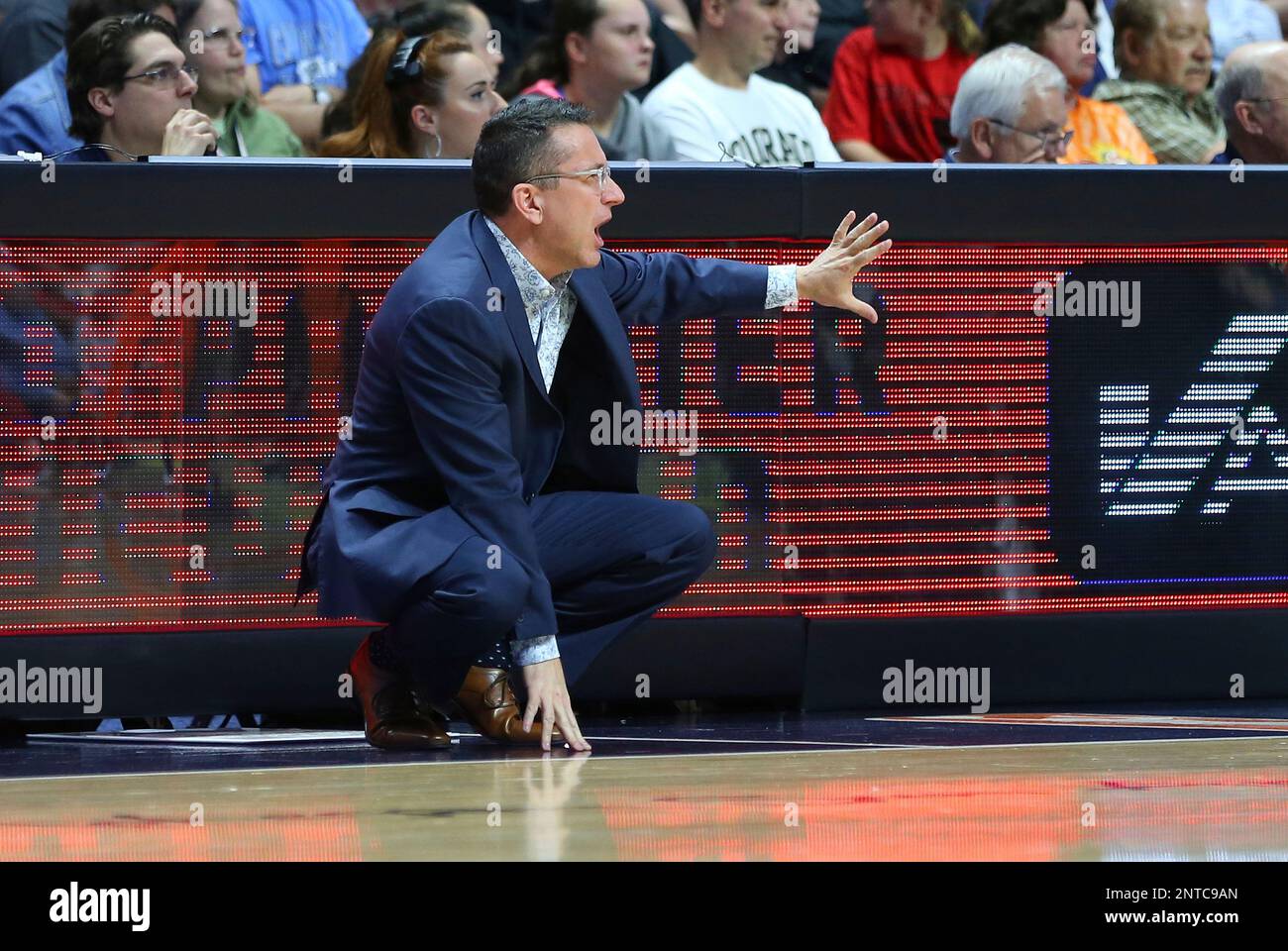 UNCASVILLE, CT - JUN 11: Connecticut Sun head coach Curt Miller ...