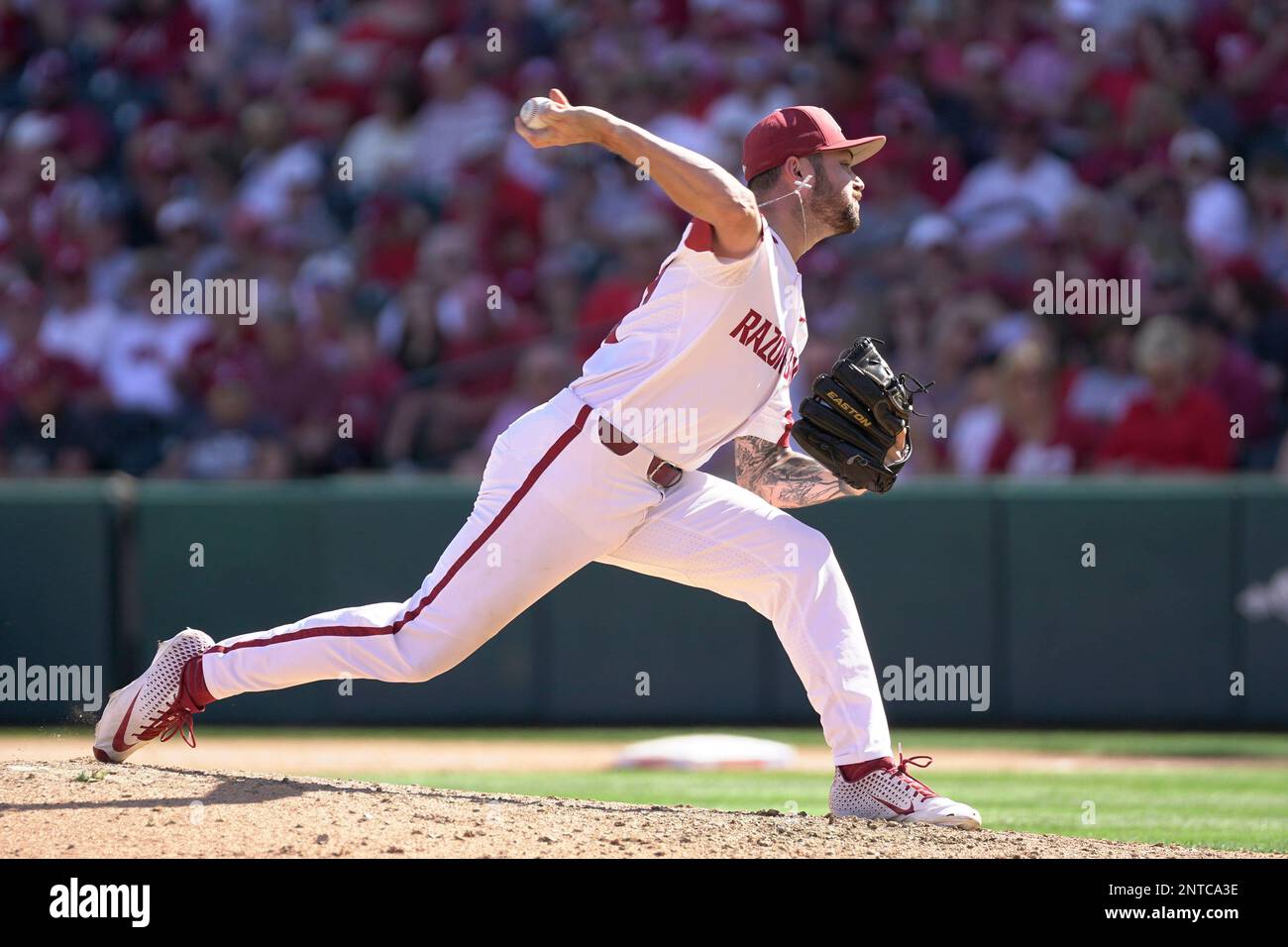 FAYETTEVILLE, AR - JUNE 10: Arkansas Razorbacks pitcher Cody Scroggins ...