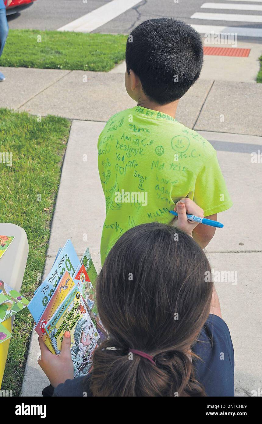 Miranda Manzuk, a sixth-grader at Pine Elementary School in Michigan ...
