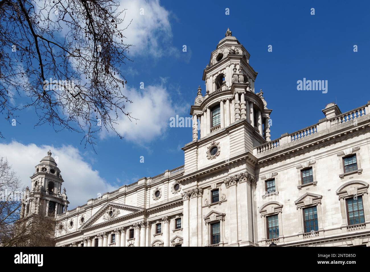 The treasury building in westminster hi-res stock photography and ...