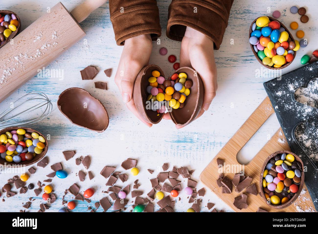 crop hands opening chocolate egg Stock Photo - Alamy
