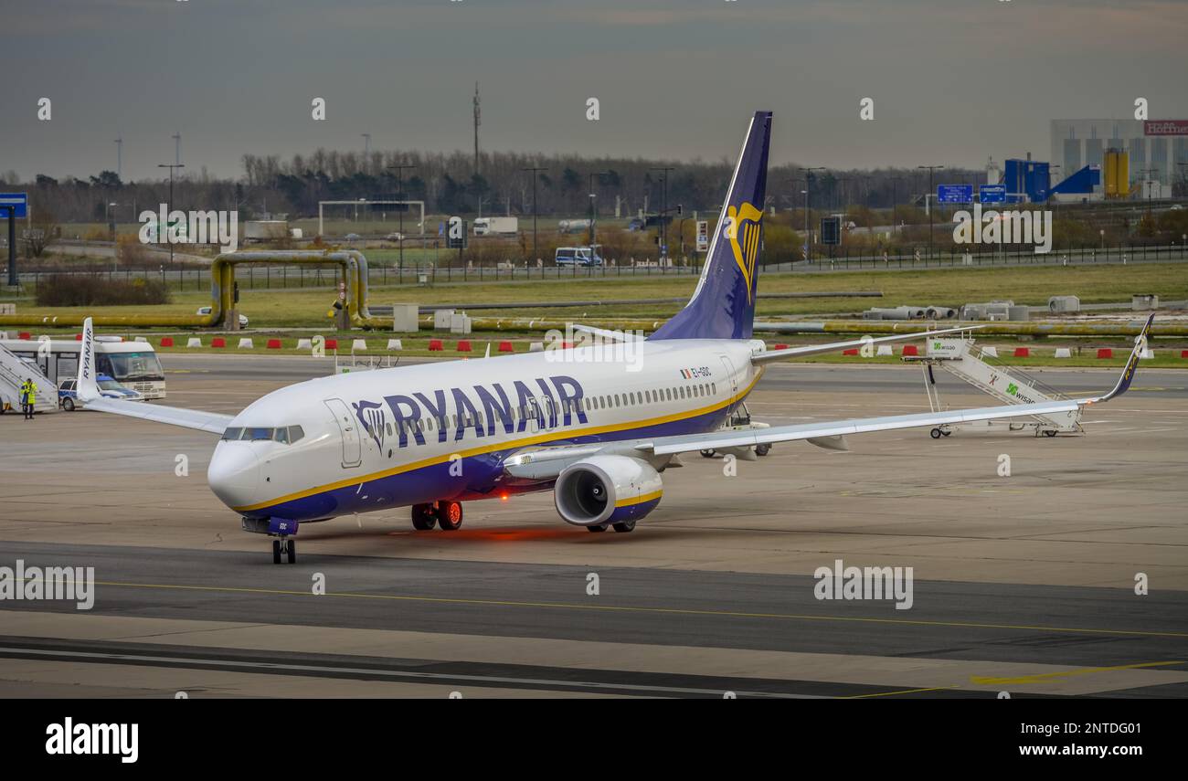 Ryan Air aircraft, Schoenefeld Airport, Brandenburg, Germany Stock ...