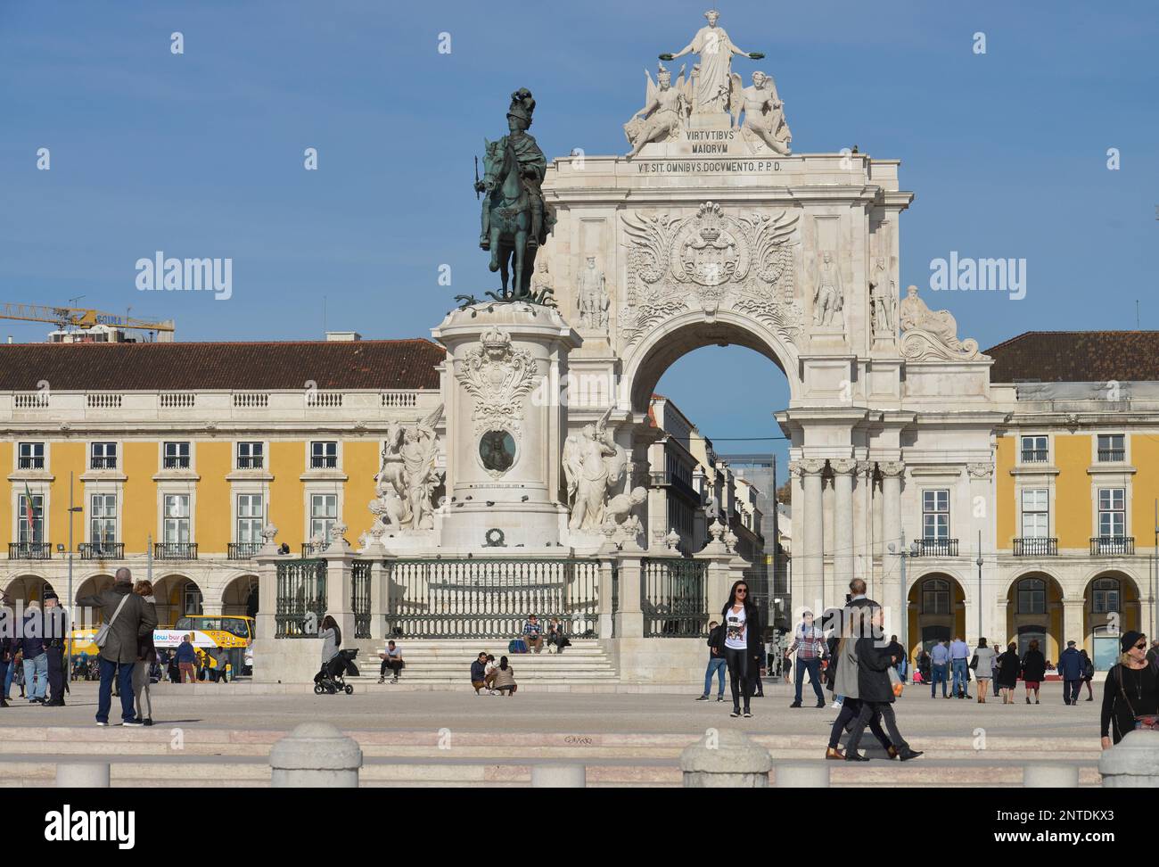 Equestrian statue of King Jose I, Arc de Triomphe Arco da Rua Augusta ...