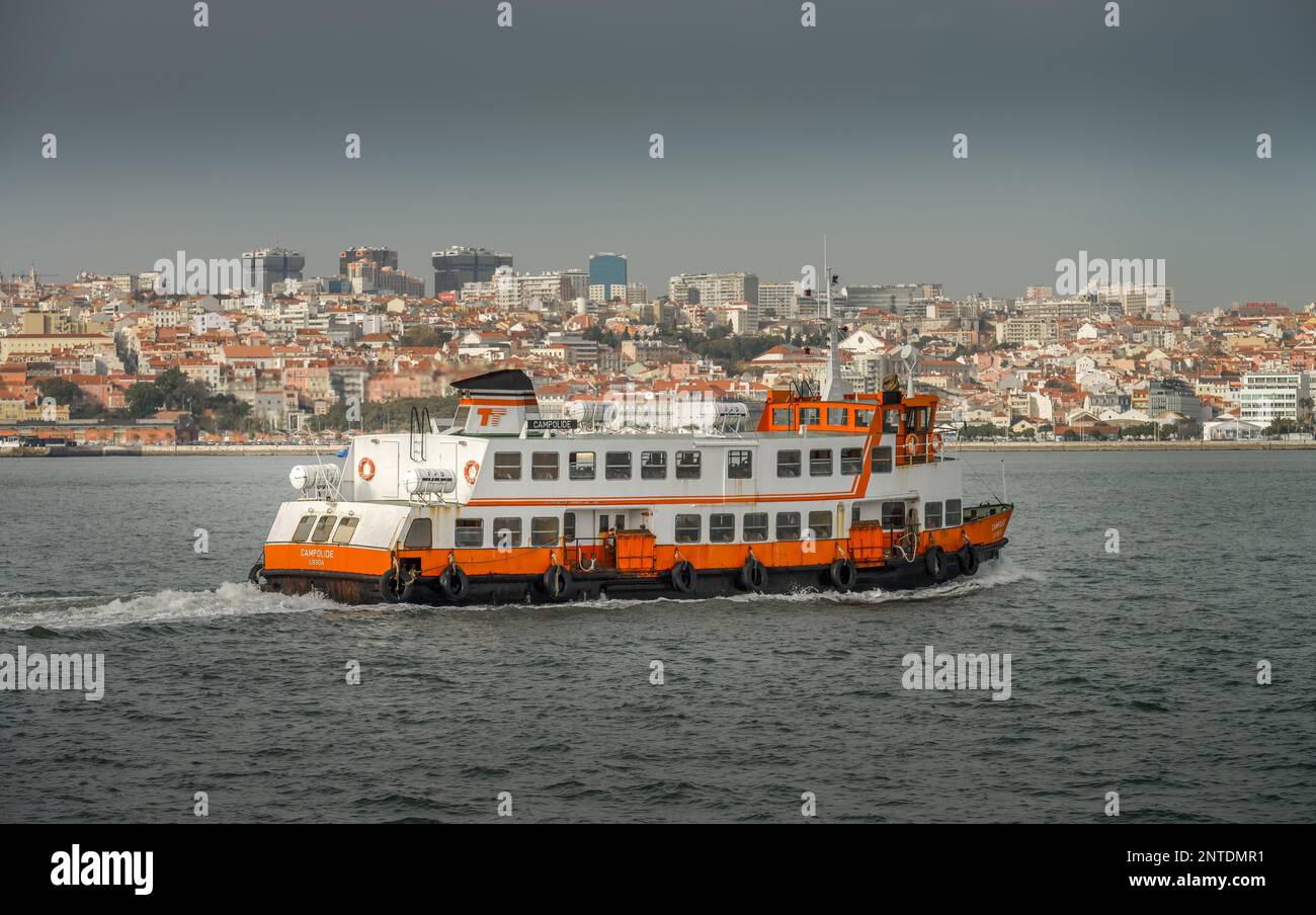 Lisbon ferry hi-res stock photography and images - Alamy