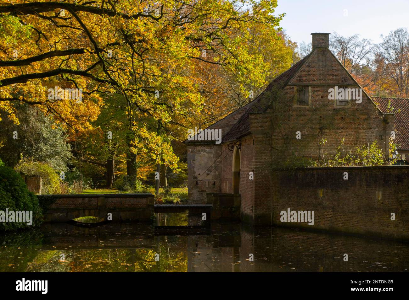 Drawbridge and gatehouse moated castle Haus Welbergen Stock Photo - Alamy