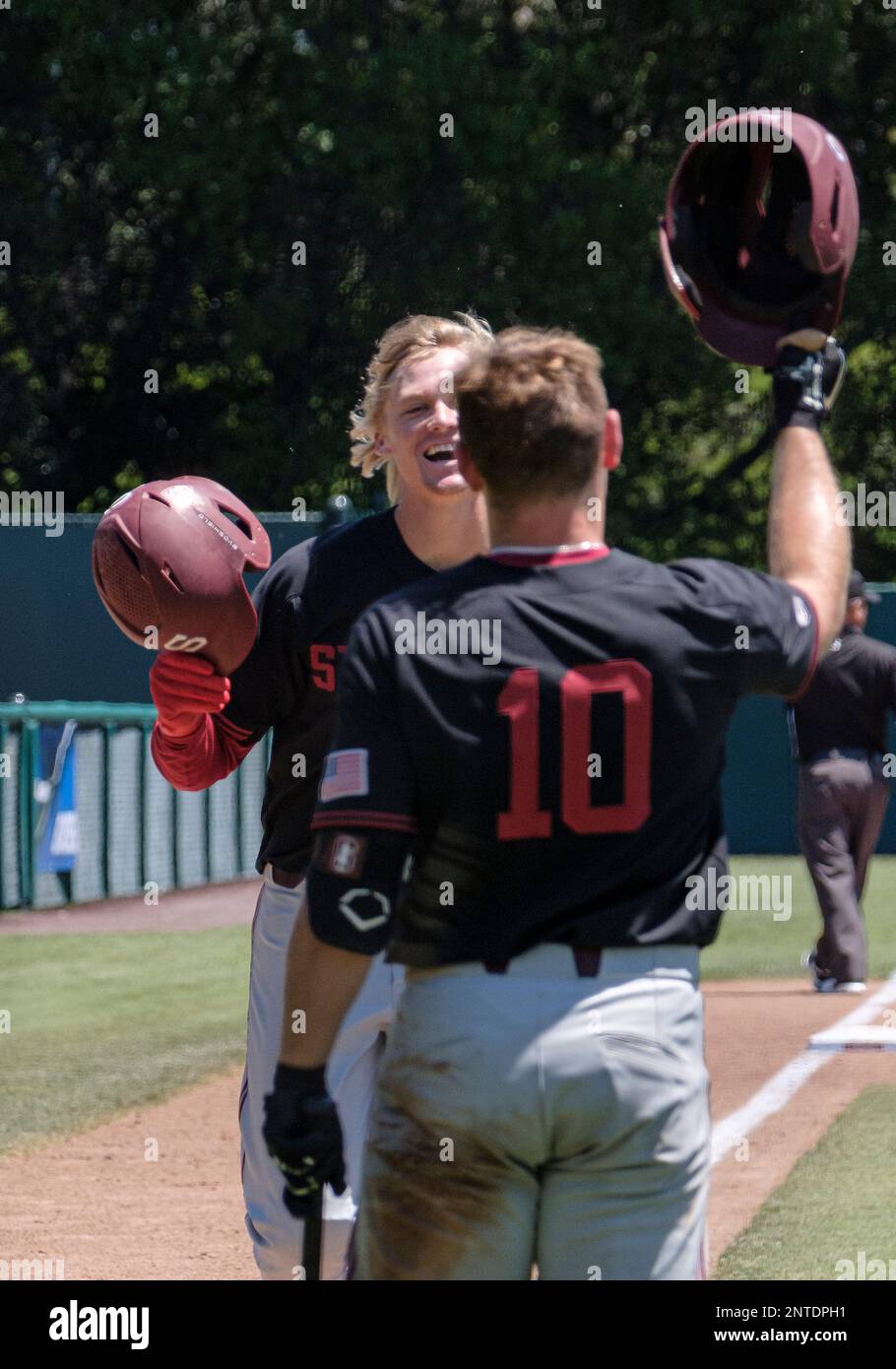 STANFORD, CA - JUNE 02: Stanford Cardinal left fielder Kyle Stowers (37 ...