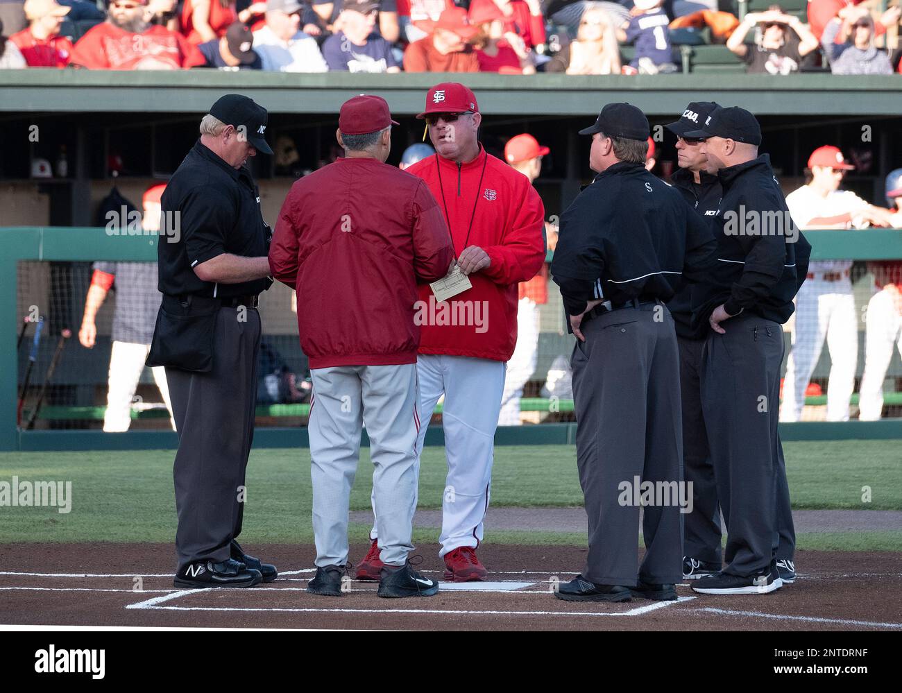 STANFORD, CA - JUNE 01: Fresno State head coach Mike Batesole (44 ...
