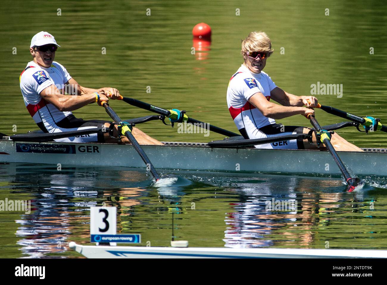 Jonathan Rommelmann, left, and Jason Osborne, right, of Germany row to ...