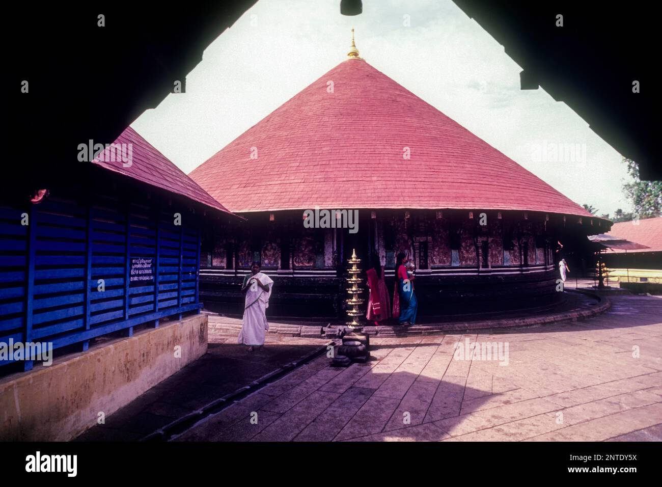 Vaikom Mahadeva Temple, indigenous kerala style of temple architecture ...