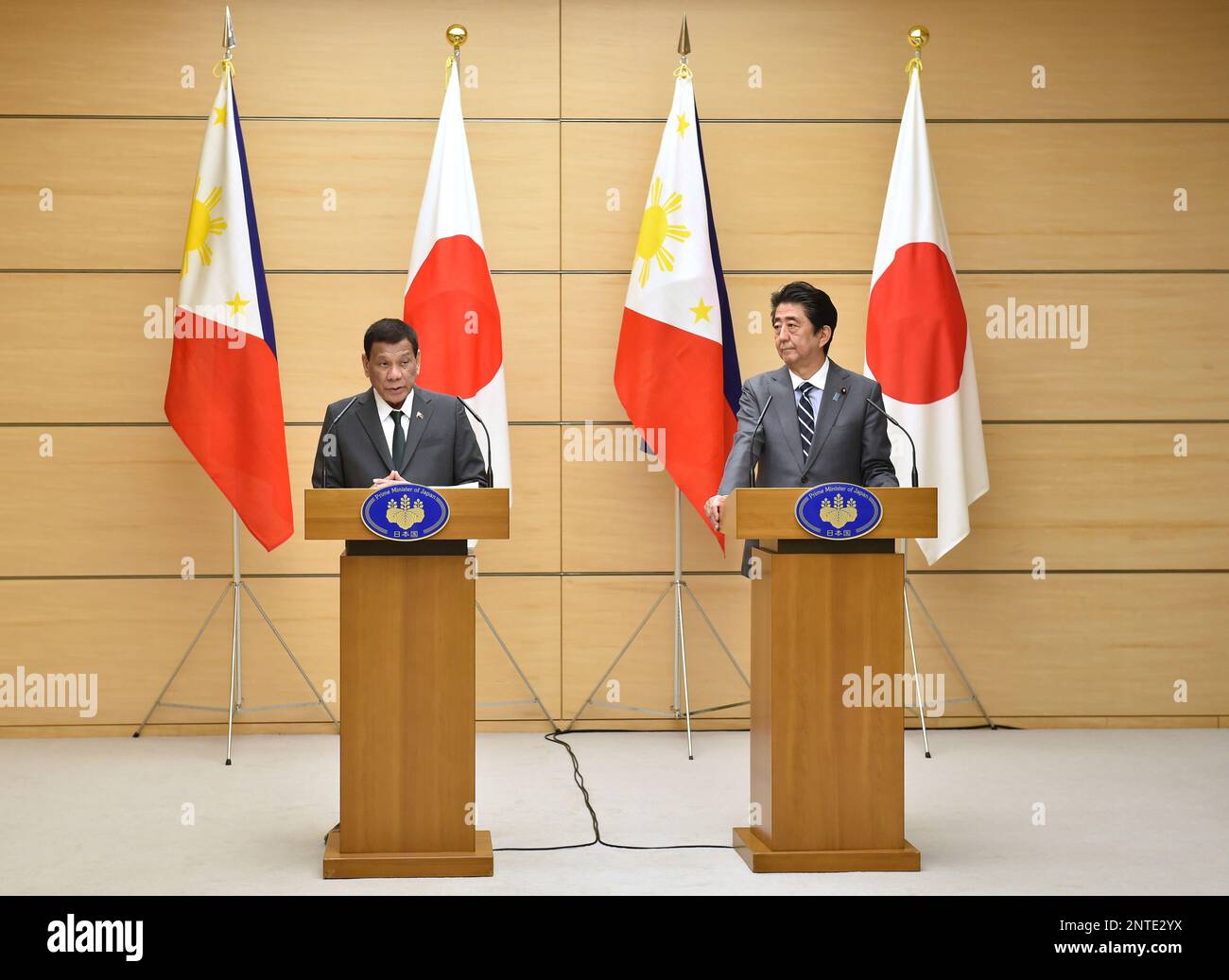 Philippines' President Rodrigo Duterte, left, and Japan's Prime ...