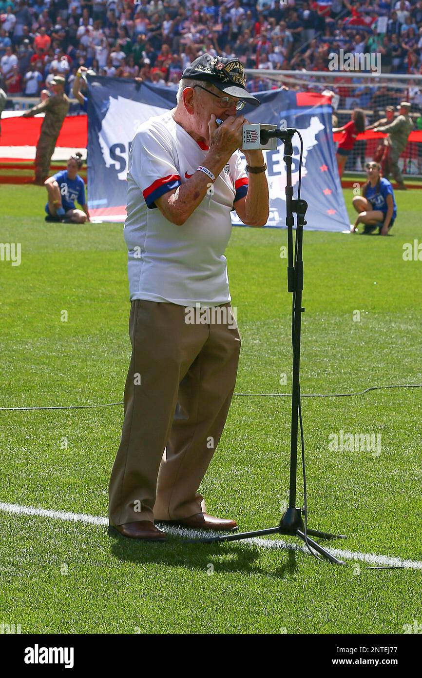 HARRISON, NJ - MAY 26: 96 year old World War II Veteran Pete DuPre ...
