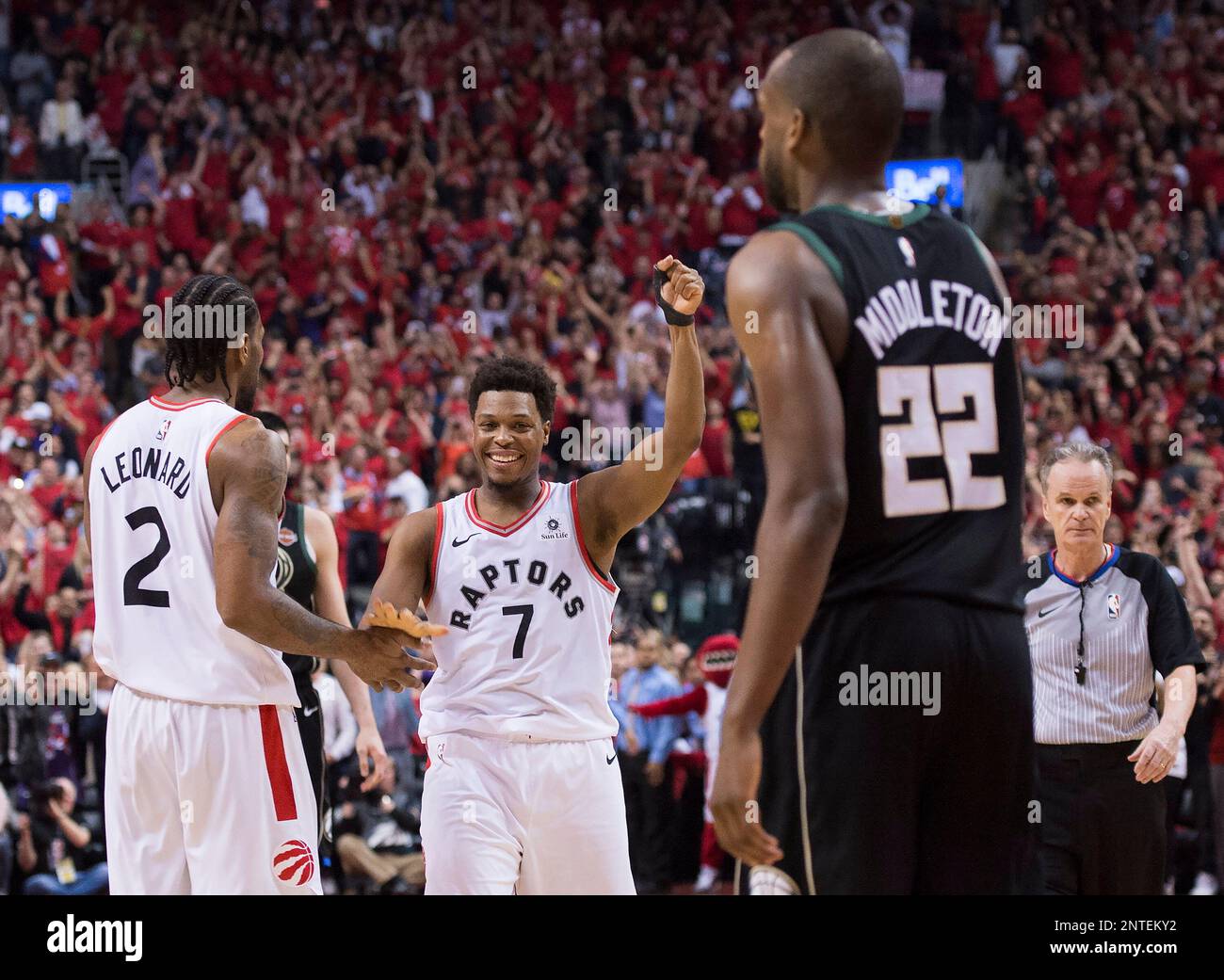 Toronto Raptors' Kyle Lowry (7) celebrates with Kawhi Leonard (2) as ...