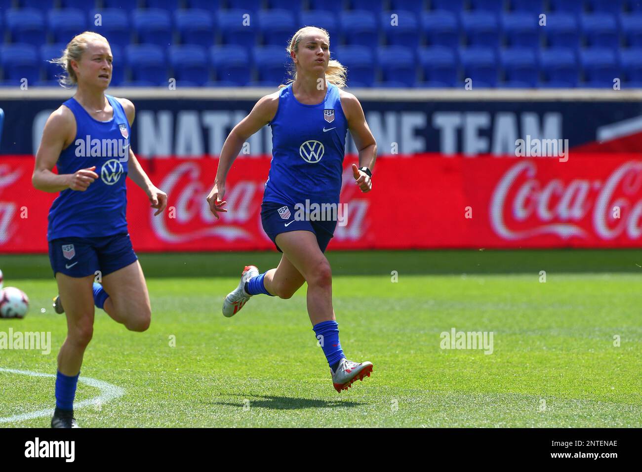 HARRISON, NJ - MAY 25: United States of America midfielder Lindsey ...