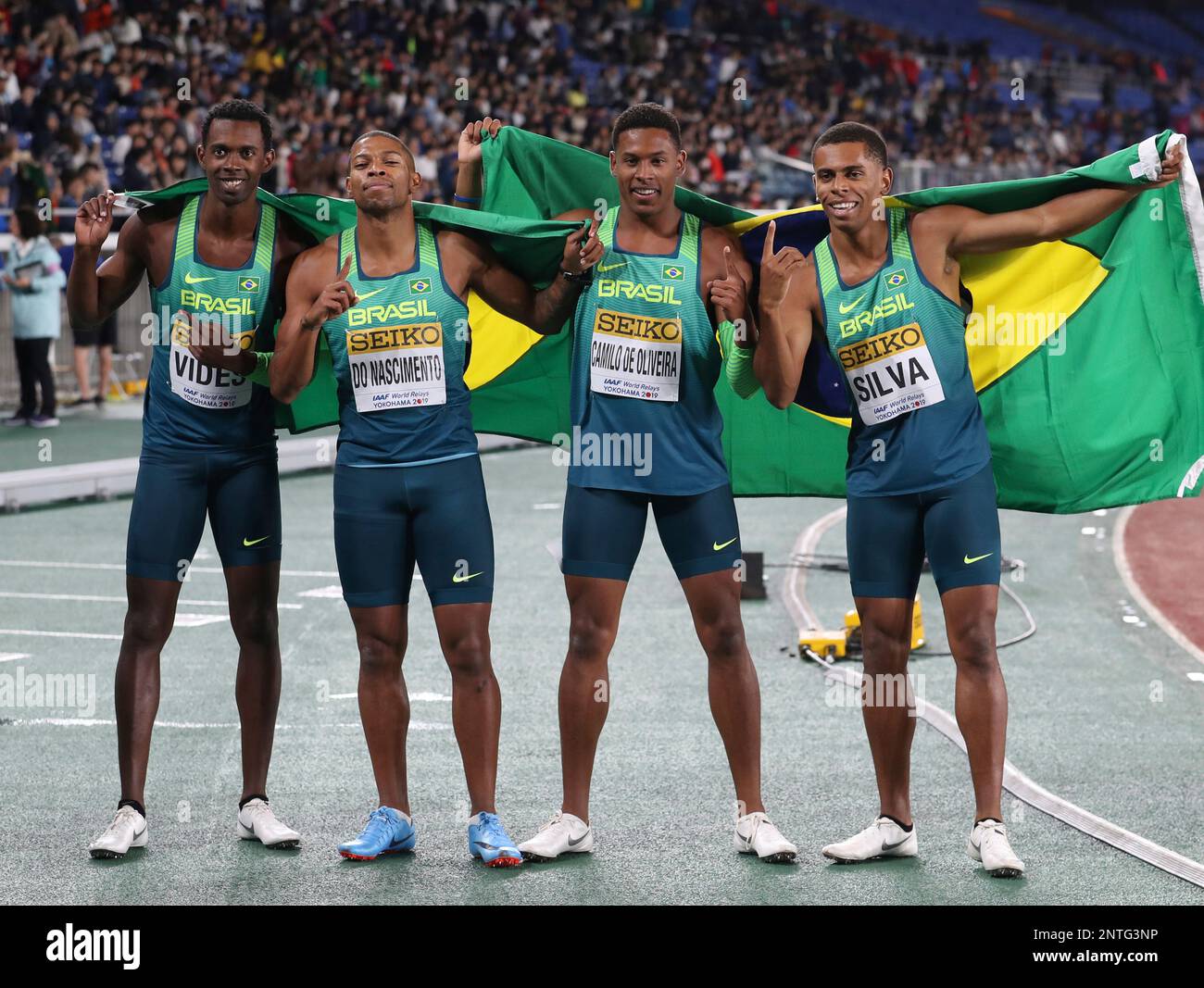 (L to R) Jamaica's Jonielle SMITH, Natasha MORRISON, Shashalee FORBES ...