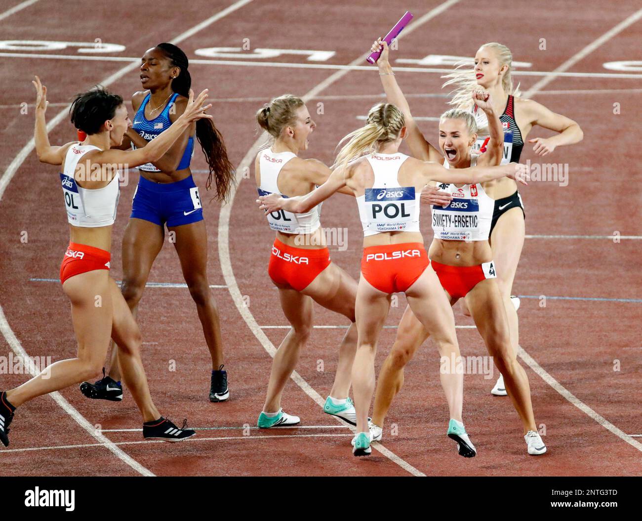 Poland's women relay team celebrate after winning the 4x400 meters ...