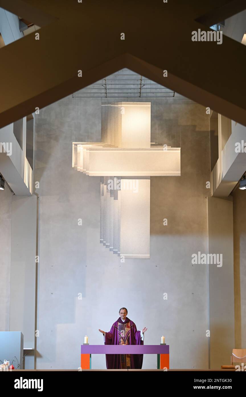 Priest purple robe hi-res stock photography and images - Alamy