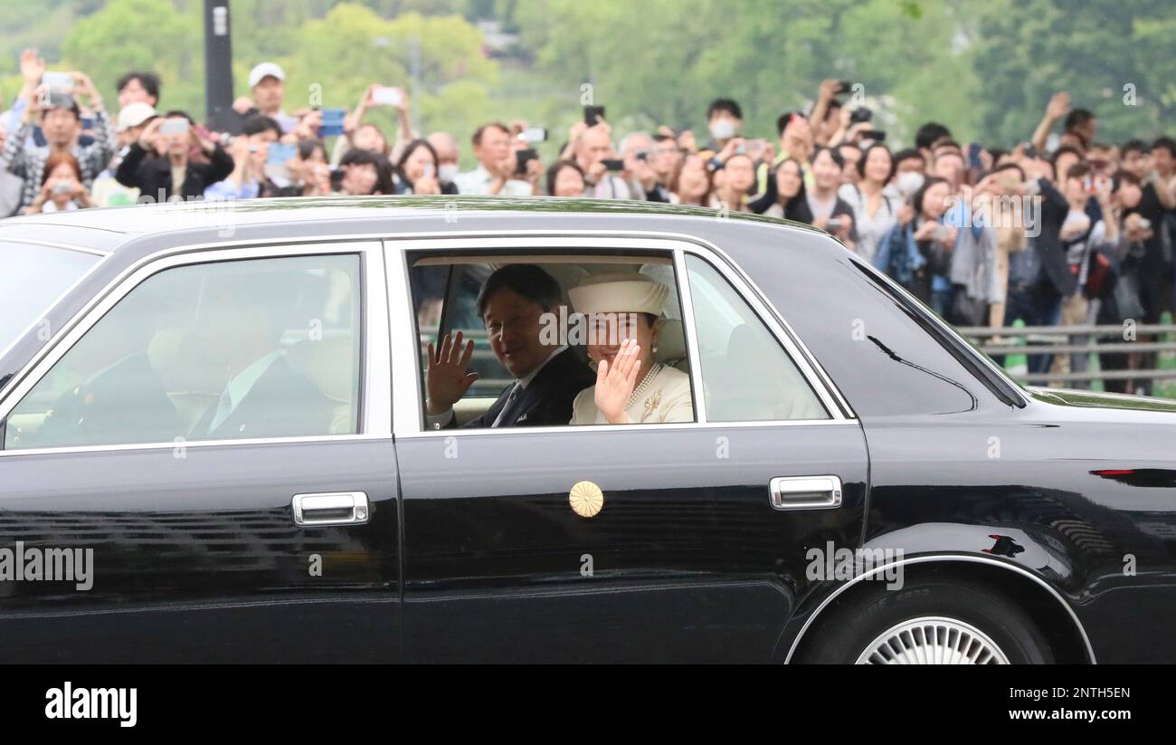 Japanese new Emperor Naruhito and Empress Masako enter the Imperial ...