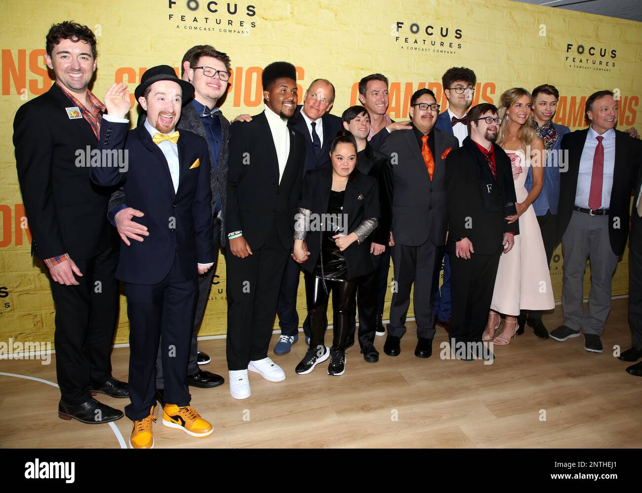 Woody Harrelson, Kaitlin Olson, Bobby Farrelly and Champions cast ...