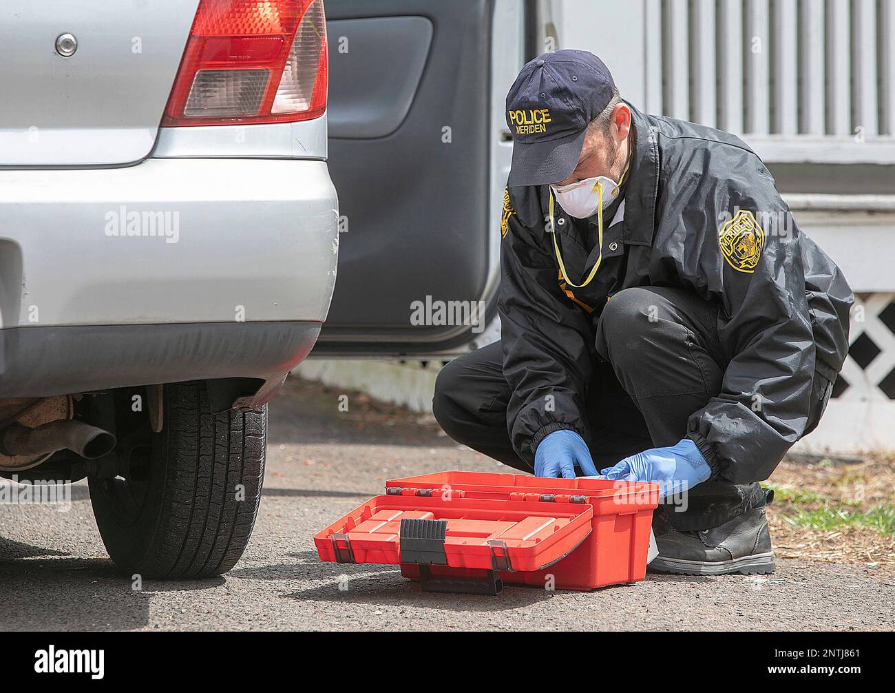 Meriden police investigate the scene of a shooting on South First ...