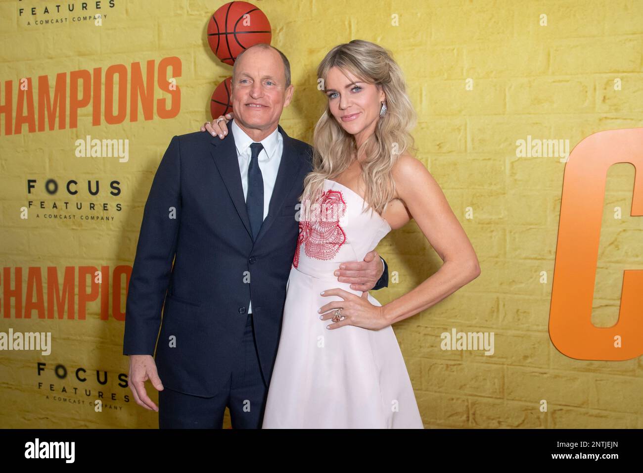 NEW YORK, NEW YORK - FEBRUARY 27: Woody Harrelson and Kaitlin Olson ...