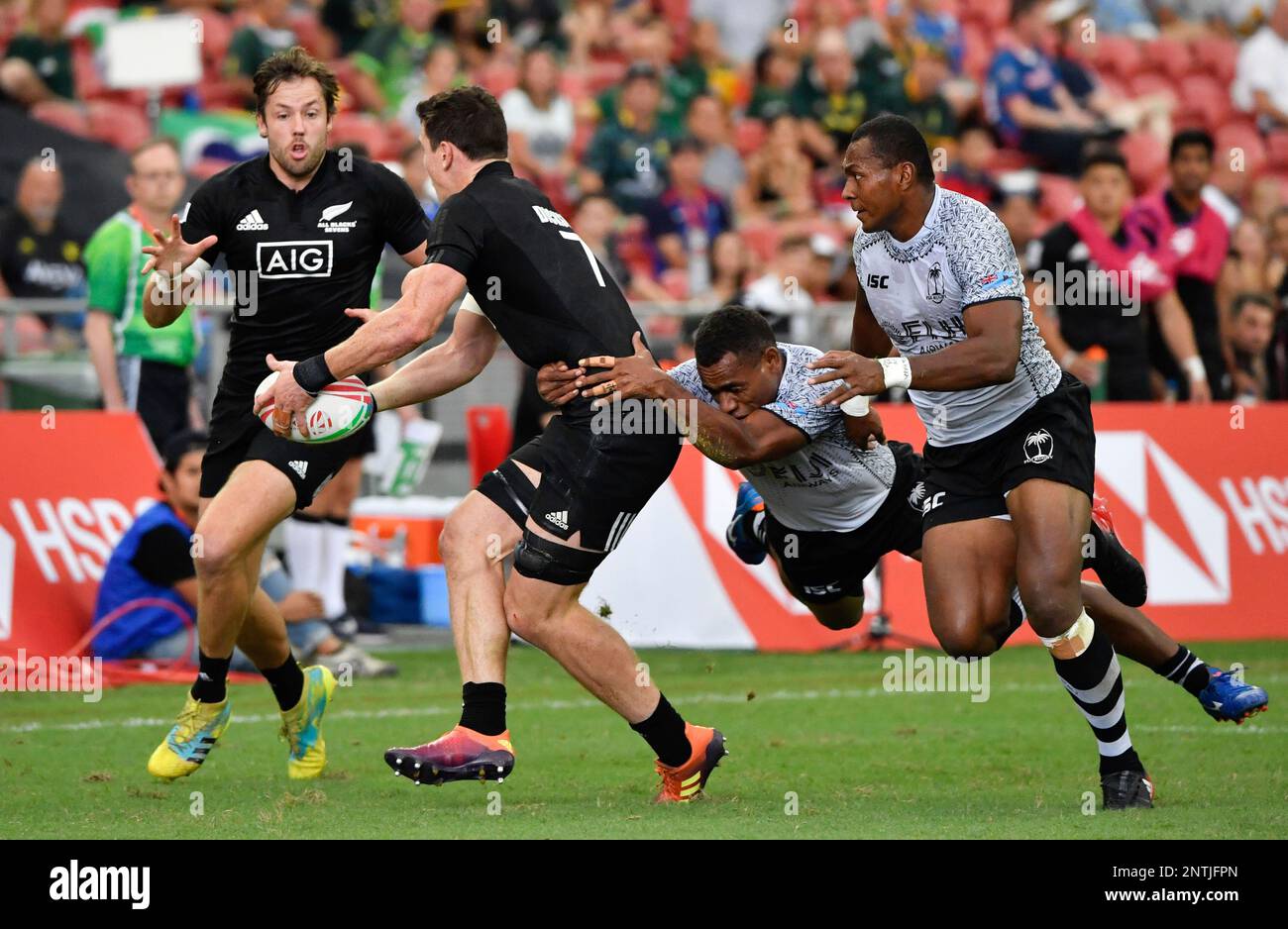 New Zealand's Sam Dickson offloads to Tim Mikkelson during the HSBC ...