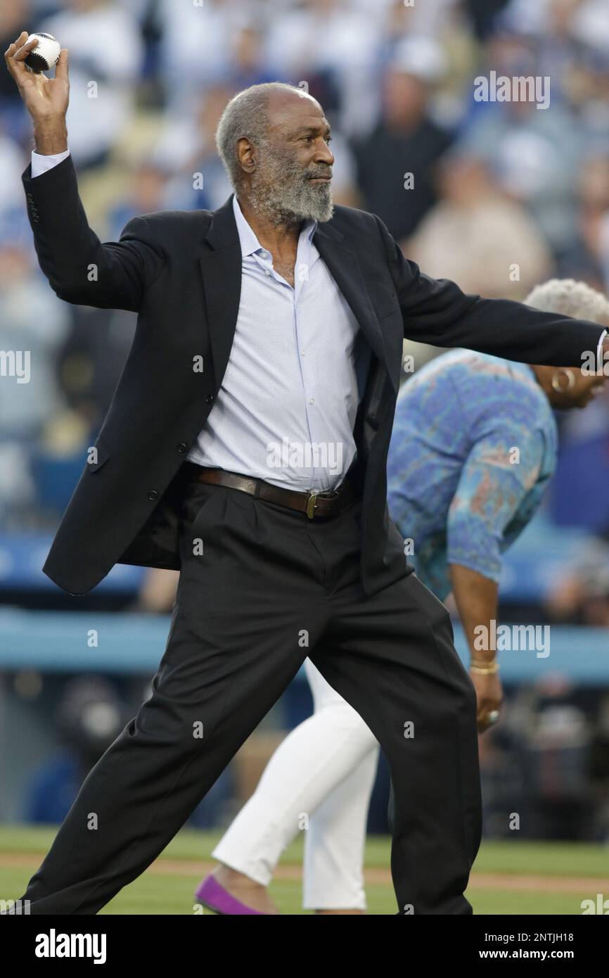 David Robinson son of Jackie Robinson throws out the 1st pitch at ...