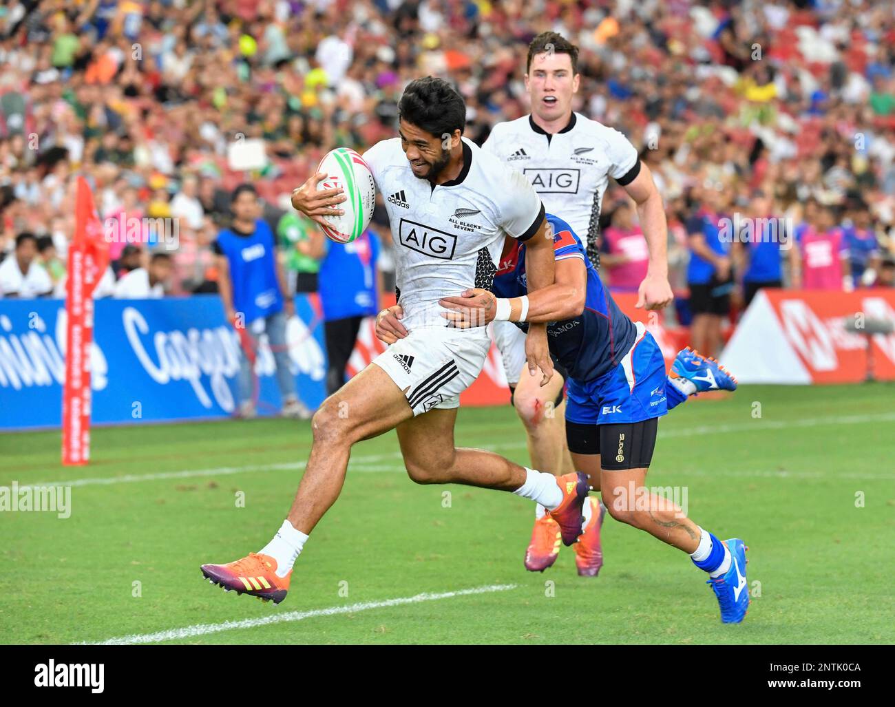New Zealand's Regan Ware makes a break during the HSBC Singapore Rugby ...