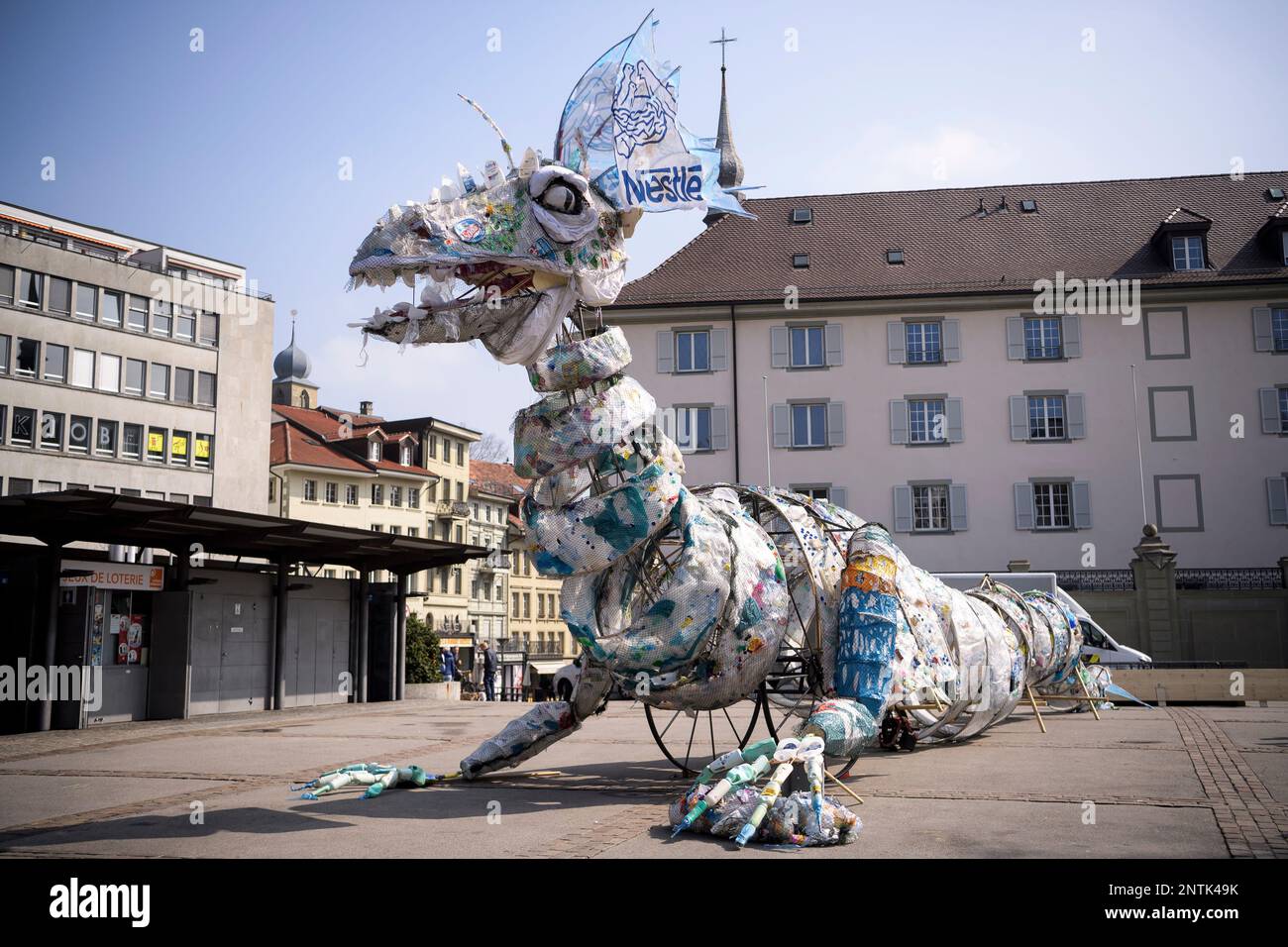 A huge monster made of plastic recovered at sea and on the beaches by ...