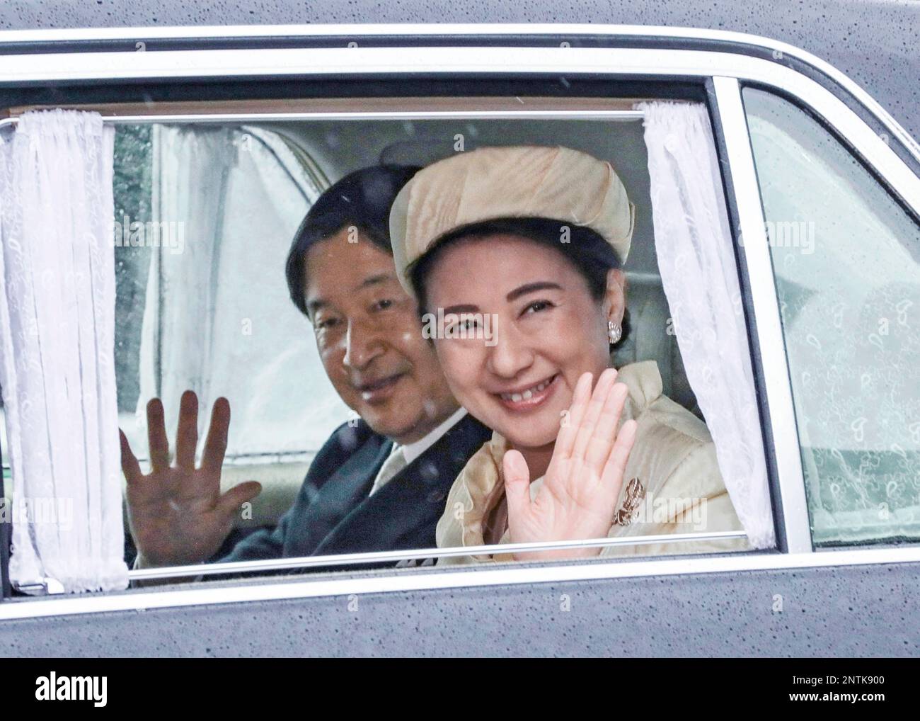 Japan's Crown Prince Naruhito and Crown Princess Masako enter the ...