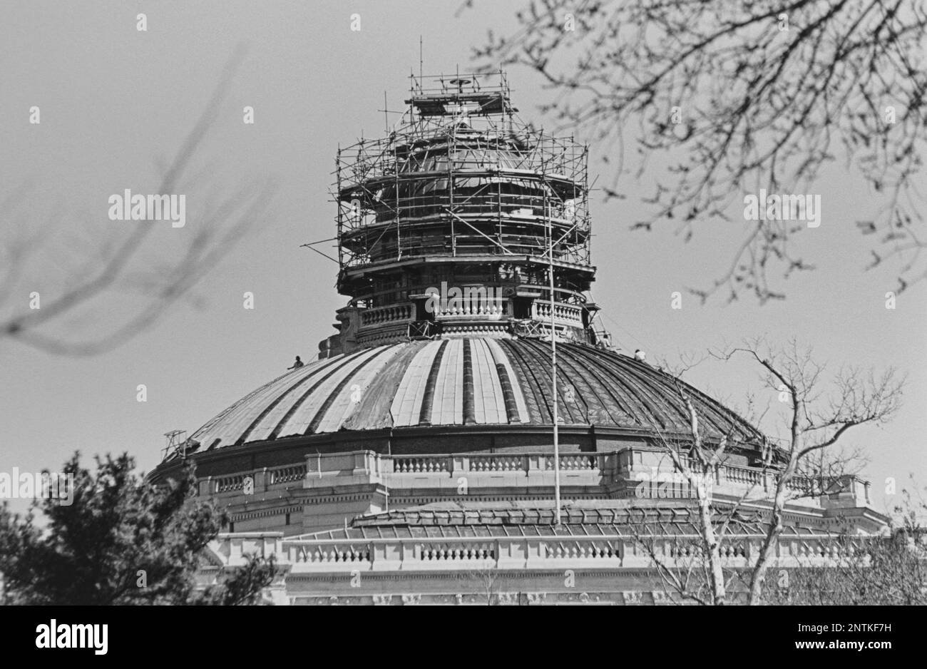 The Thomas Jefferson Building at the Library of Congress (roof under ...