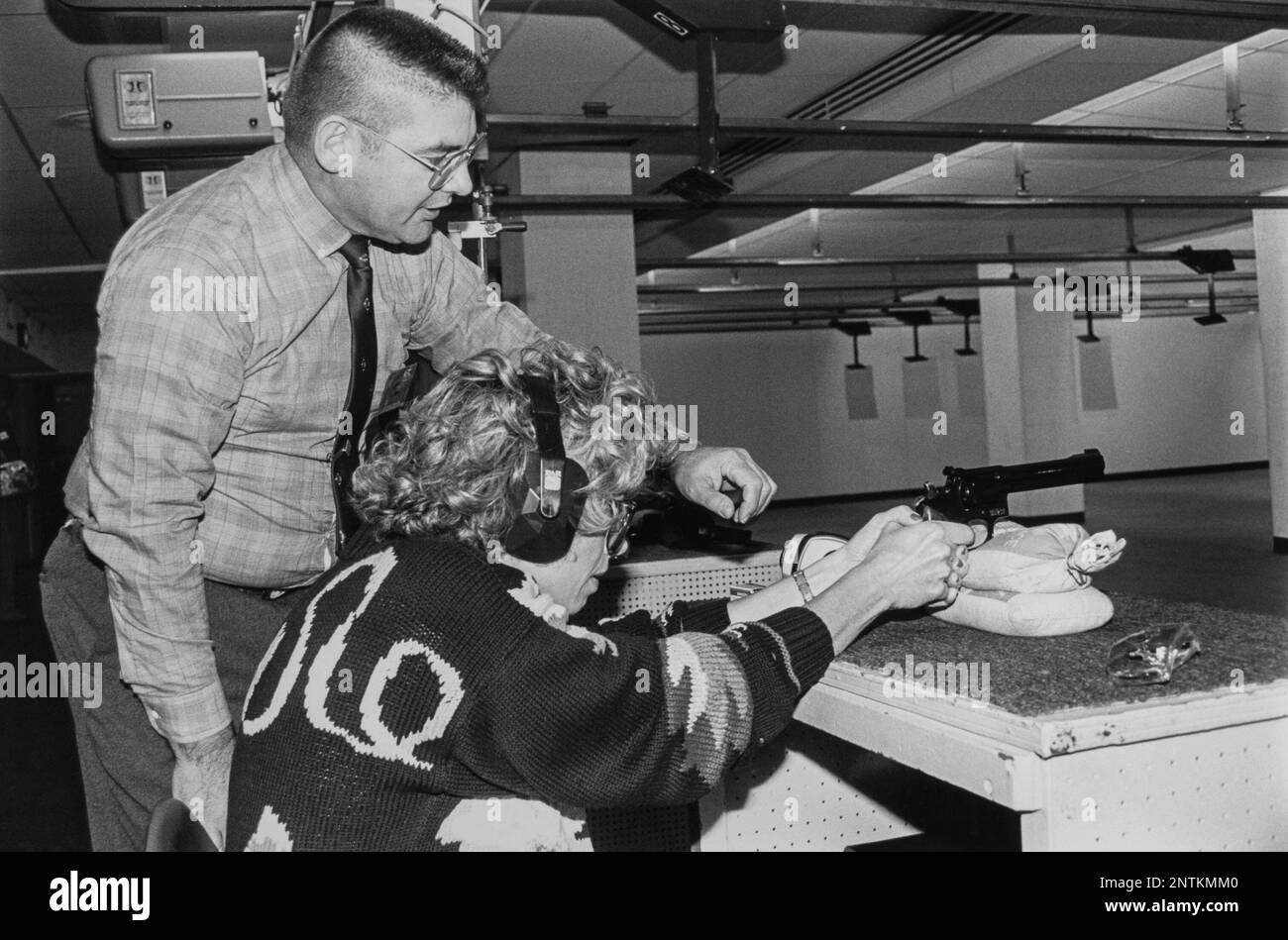 Betty Ann Tanner (wife of Rep. John S. Tanner, D-Tenn.,) getting advice ...