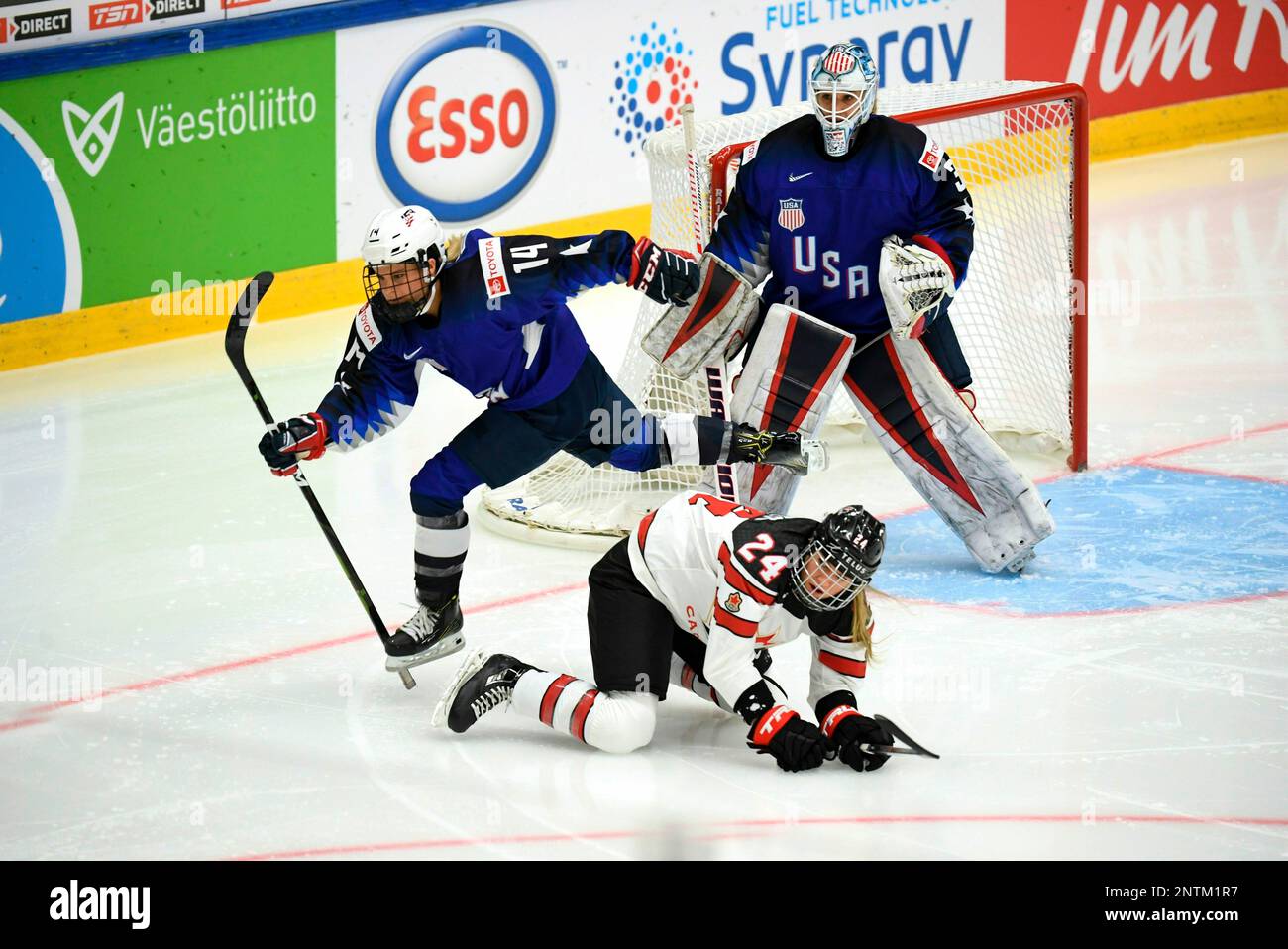 Brianna Decker and goalie Alex Rigsby of the US and Natalie Spooner of ...