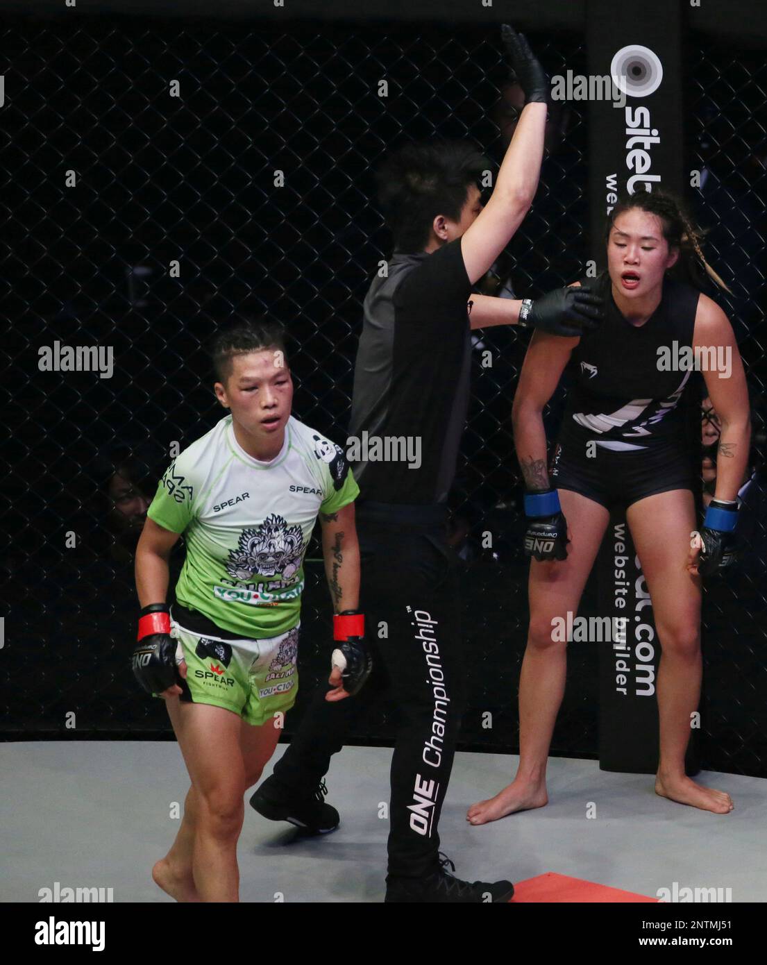 China's Xiong Jing Nan (L) celebrates after winning "ONE Championship ...