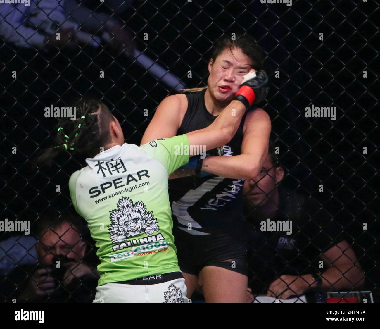 China's Xiong Jing Nan (L) and U.S. and Singapore's Angela Lee fight ...