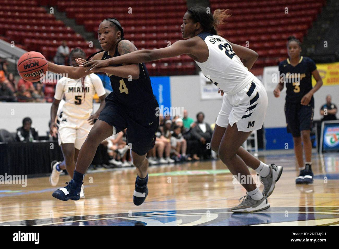 Wekiva's Sedayjha Payne (4) drives past Miami's Cheyanne Daniels (22 ...