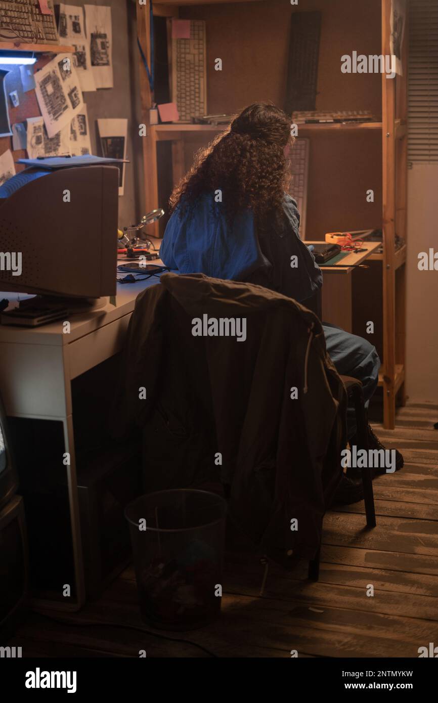 Computer repair remove old hi-res stock photography and images - Alamy