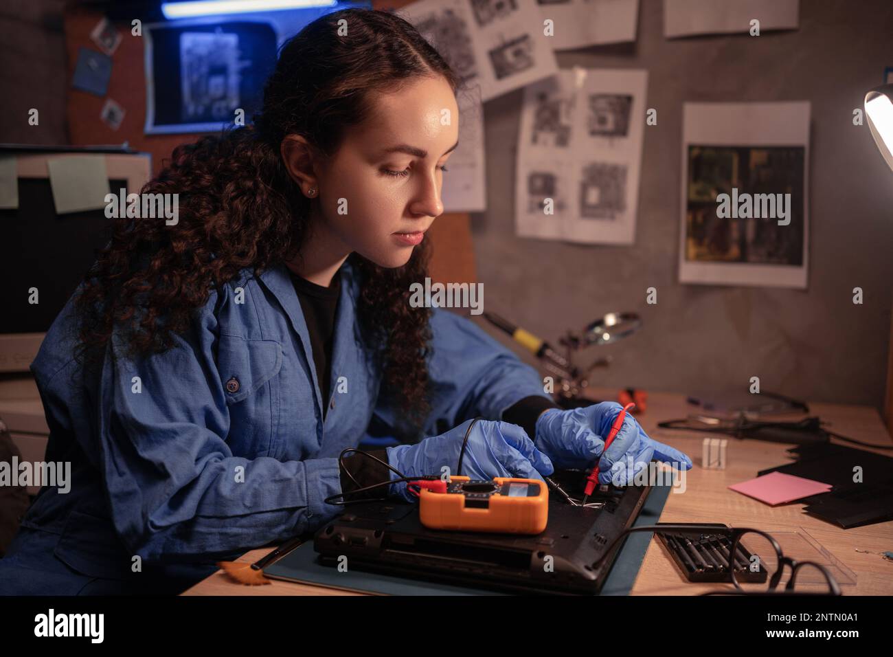 Technicians look hi-res stock photography and images - Alamy