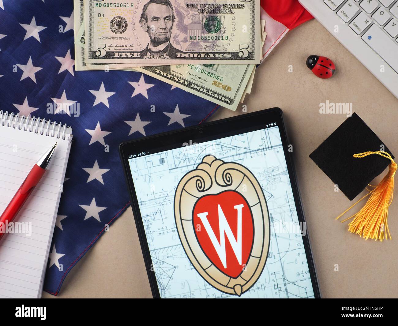 University of wisconsin logo hi-res stock photography and images - Alamy