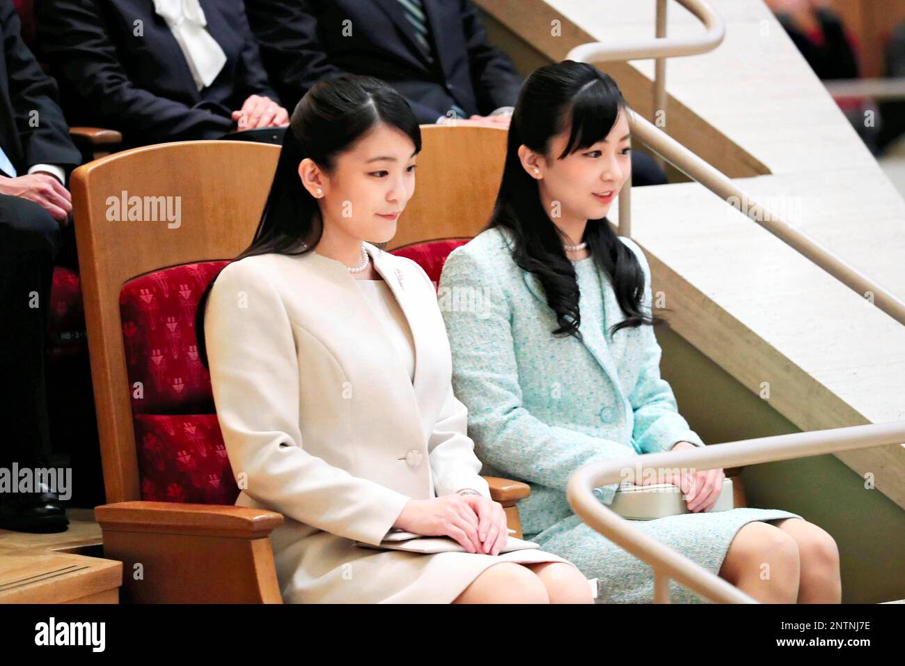 Japan' Princess Mako of Akishino (L) and her younger sister Princess ...