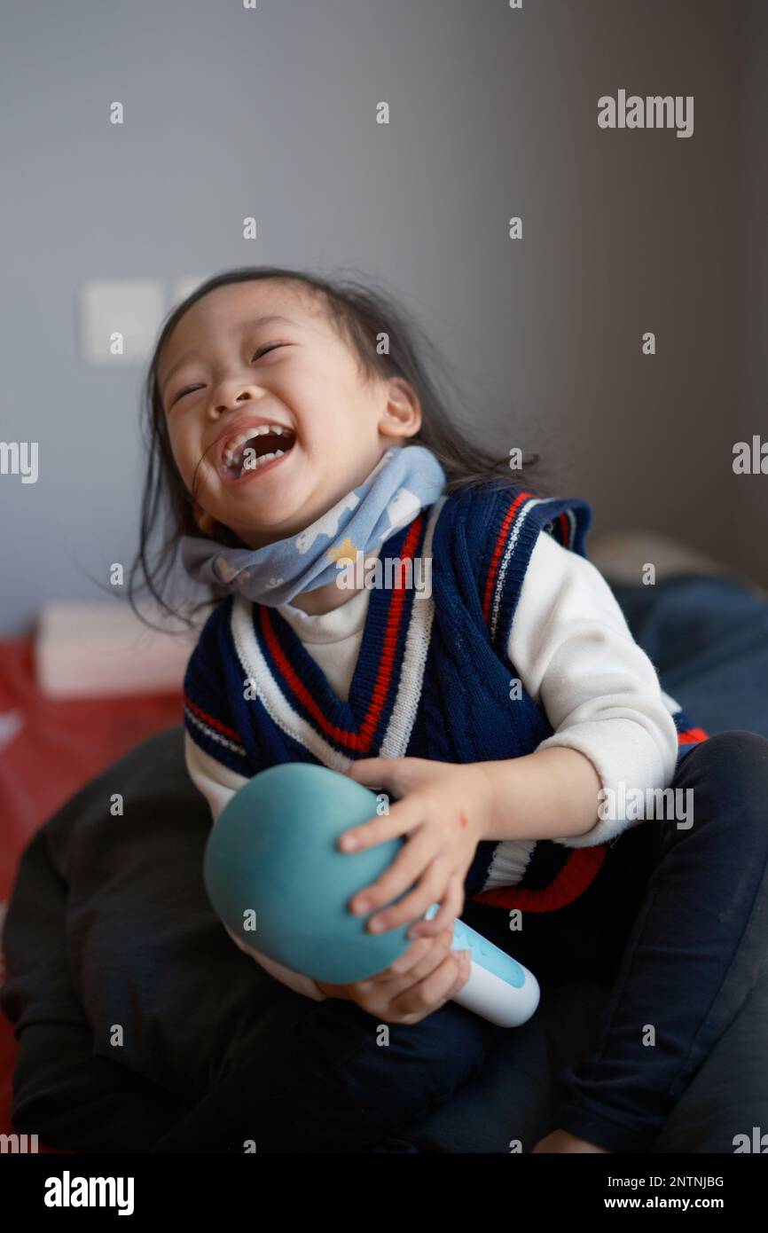 Baby singing hi-res stock photography and images - Alamy