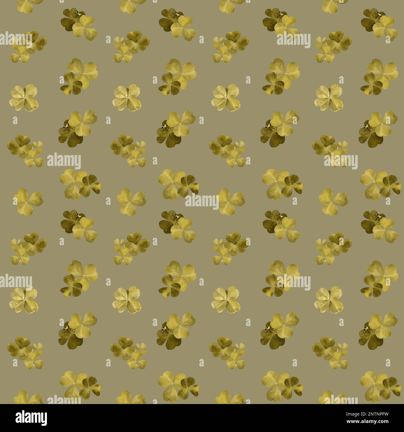 Retro-style Seamless pattern with clover leaf and ladybugs. Clover ...