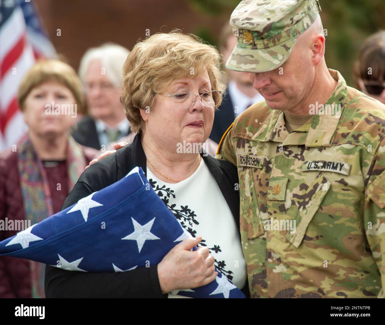 Major Jon Richardson, of the Utah National Guard, comforts Mary Ann ...